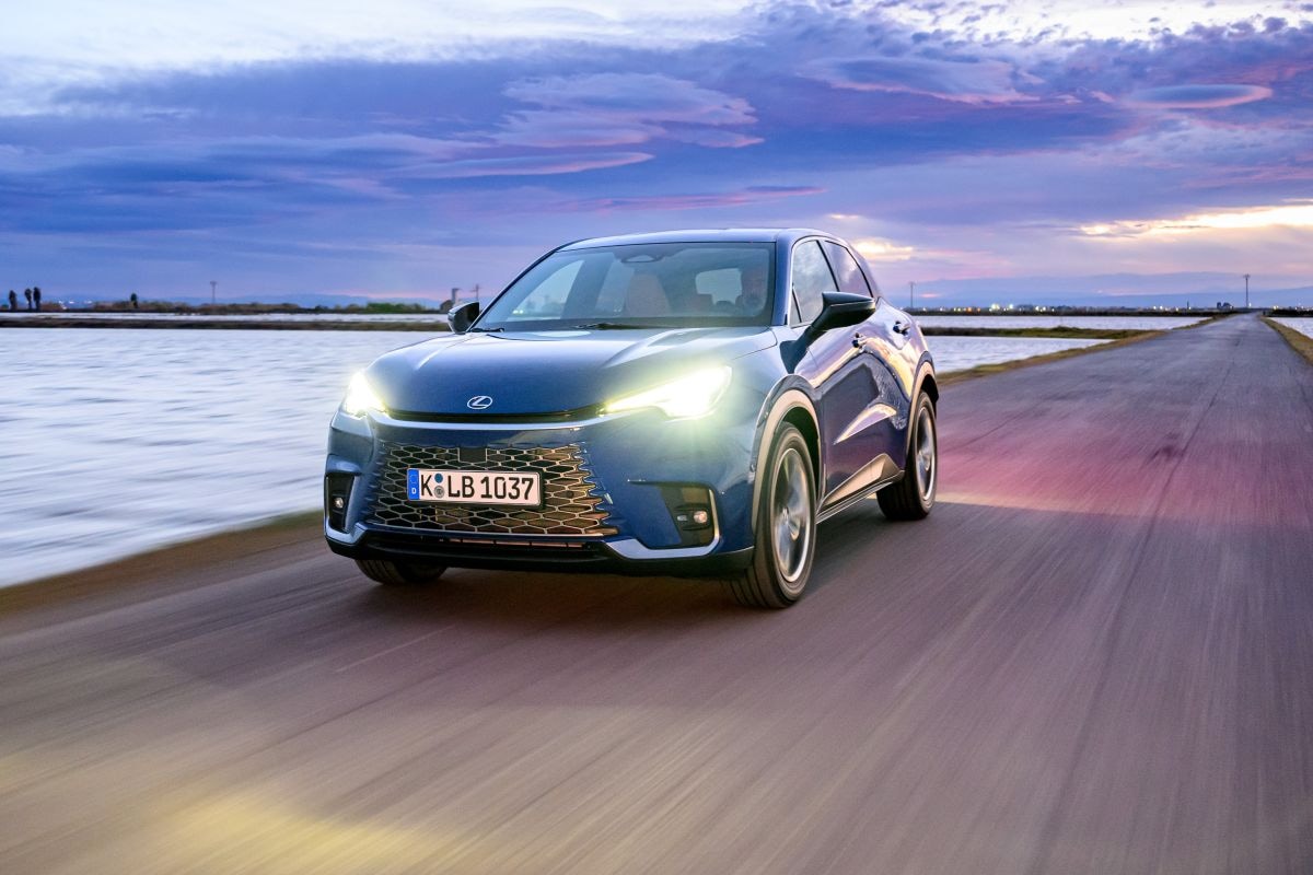 Lexus LBX 1.5 HEV Relax (2024) review - AutoWeek