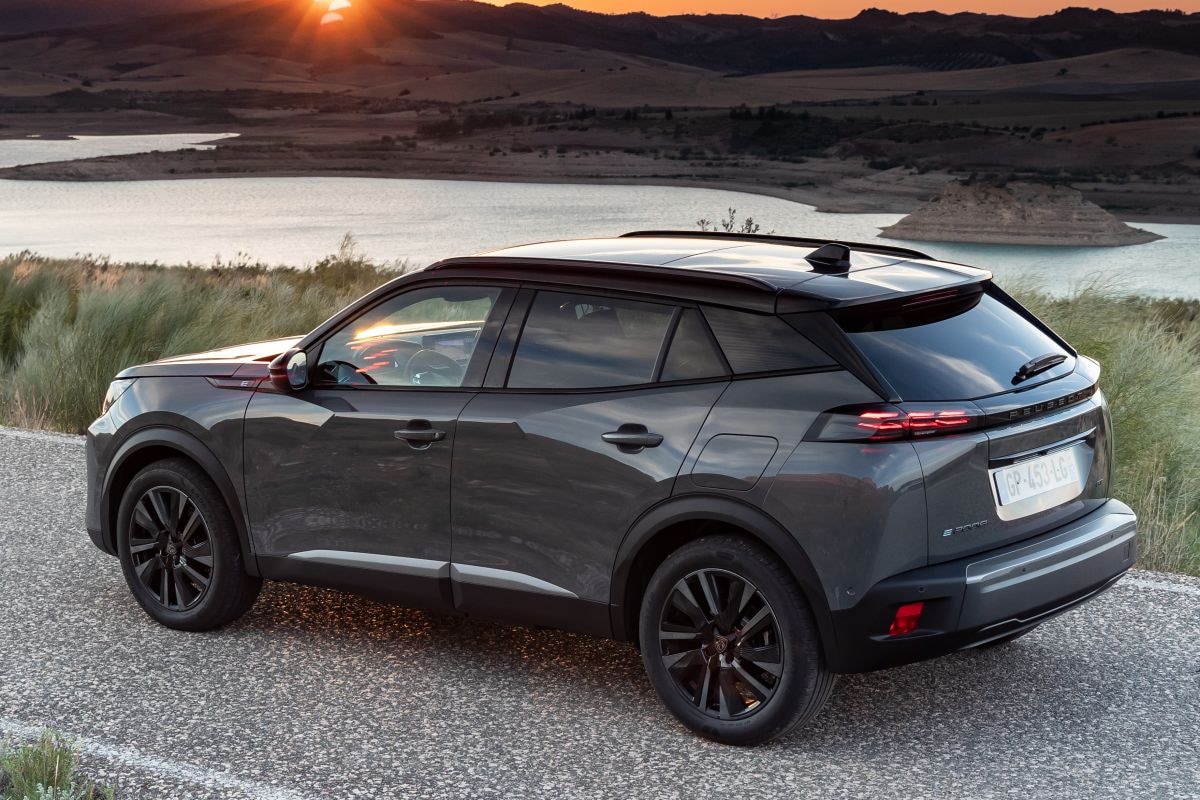 Peugeot e-2008 GT EV 54kWh 156 prijs en specificaties