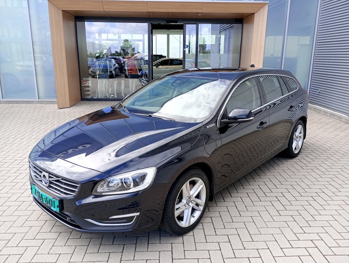 Volvo V60 D5 AWD Twin Engine Summum (2016) review - AutoWeek