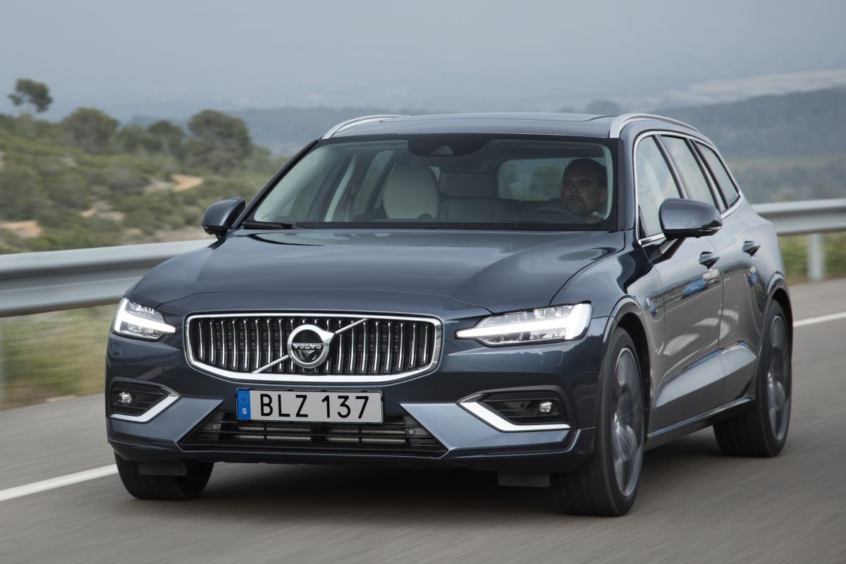 Volvo V60 T6 Plug-in Hybrid AWD Essential prijs en specificaties