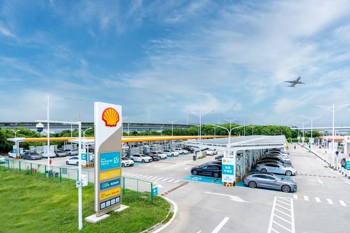 Zien: Shell opent enorm snellaadstation in China - AutoWeek