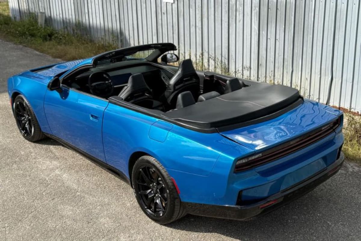 Dodge Charger als volledig elektrische cabriolet - AutoWeek