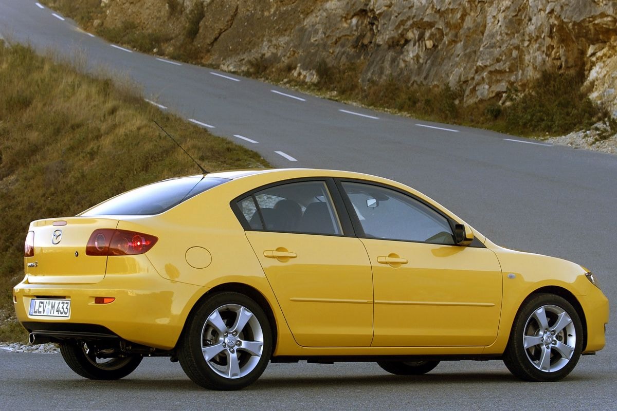 20 jaar Mazda 3: dit vonden we er in 2003 van - AutoWeek