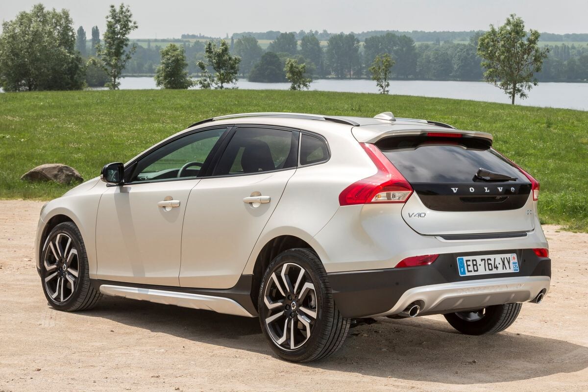 Volvo V40 Cross Country T3 Polar+ Luxury (2019) #2 review