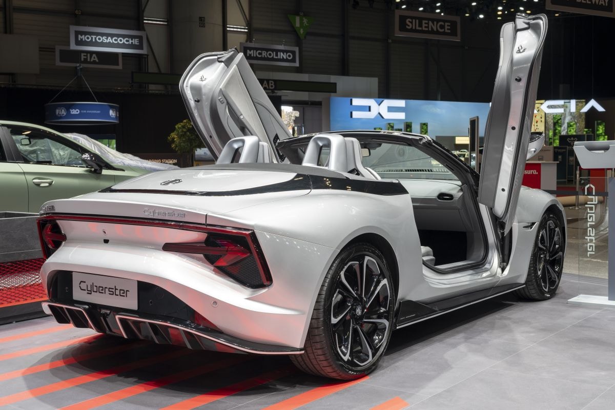 Het dak kan eraf: dit kost de MG Cyberster! - AutoWeek.nl