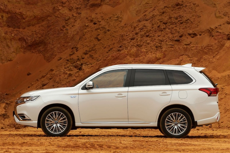 Mitsubishi Outlander PHEV First Edition prijs en specificaties