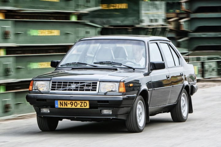 Volvo 343 2,0 liter en later 360 Autotest - AutoWeek