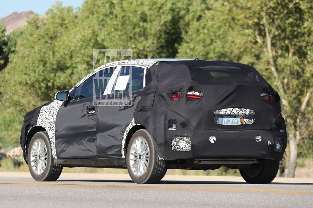 Nieuwe B-segment cross-over van Kia gespot - AutoWeek