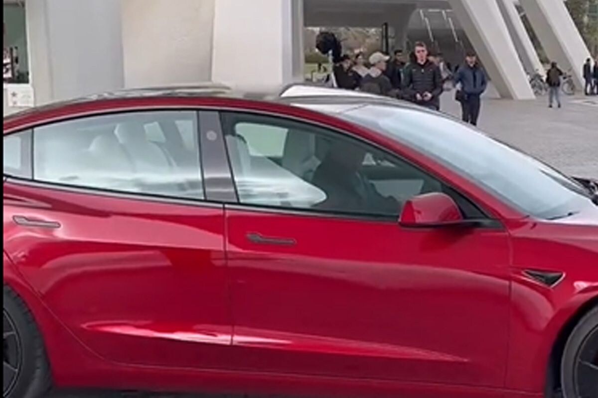 Tesla Model 3 Plaid razendsnel gespot in Spanje - AutoWeek.nl