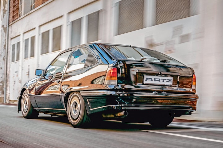 Artz bouwde een Kadett om een Corvette en Calibra op een Lotus