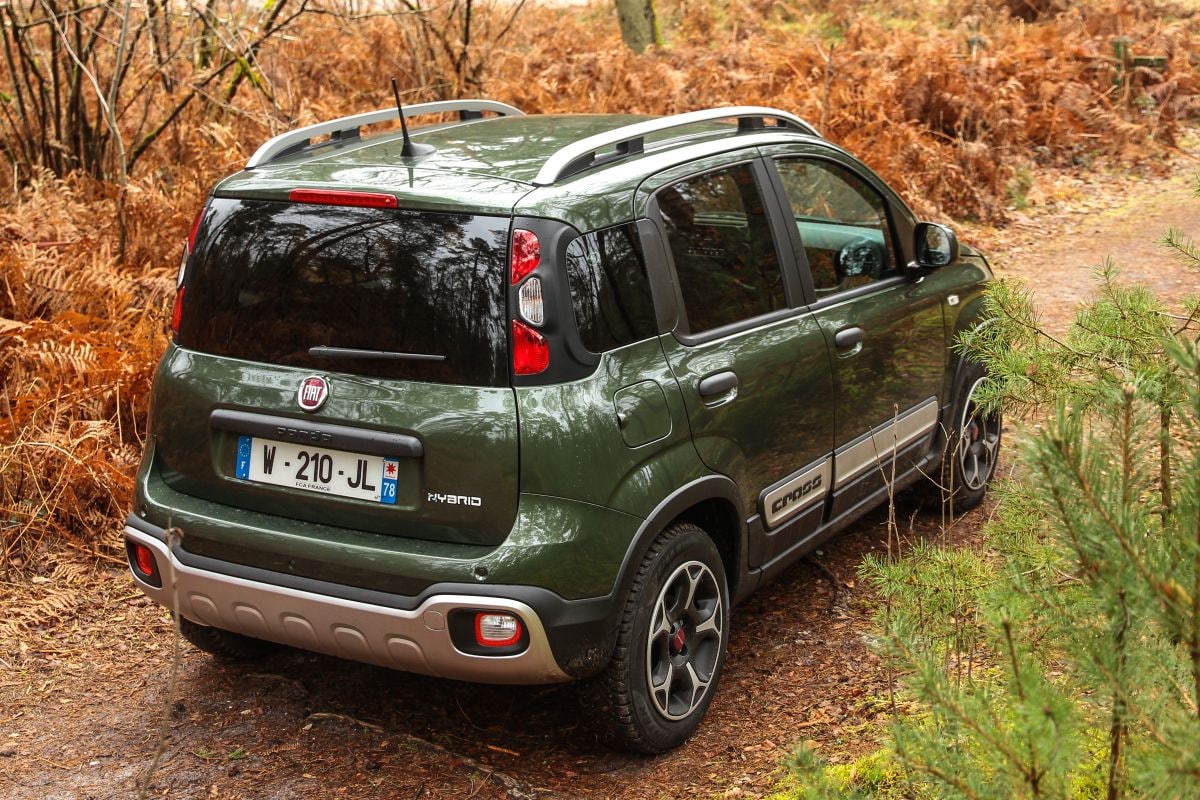Fiat Panda 1.0 Hybrid Cross prijs en specificaties - AutoWeek