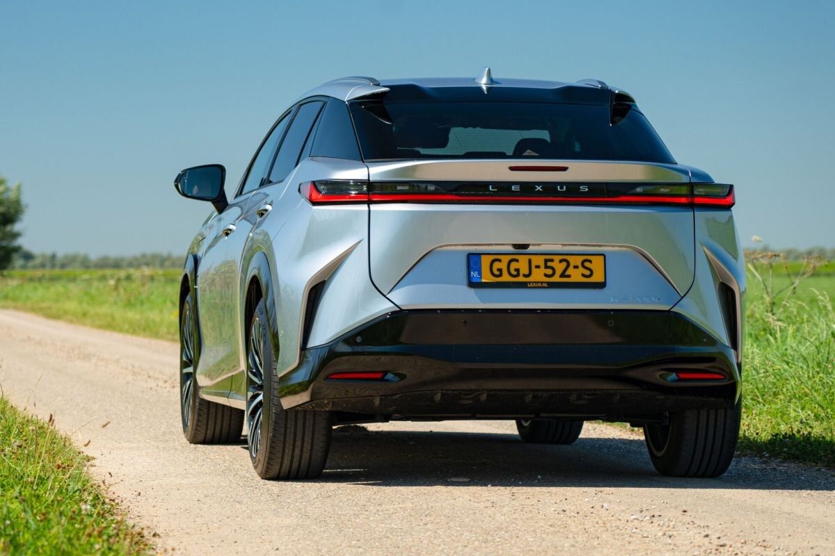 Lexus RZ300e wederom afgeprijsd: onder de 50 voor 35 jaar Lexus
