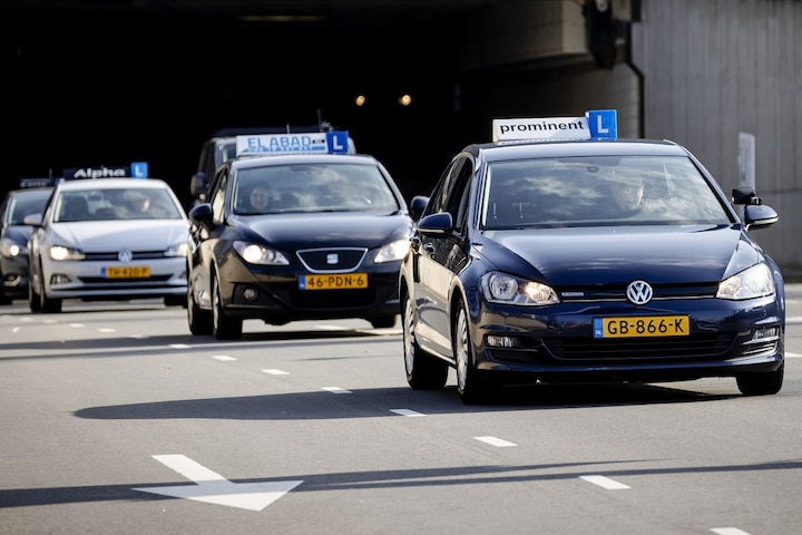 Gemiddelde kosten rijbewijs stijgen naar meer dan €3.000 - AutoWeek