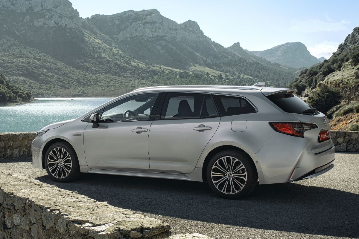 Toyota Corolla Touring Sports 1.8 Hybrid Active (2021) #2 review