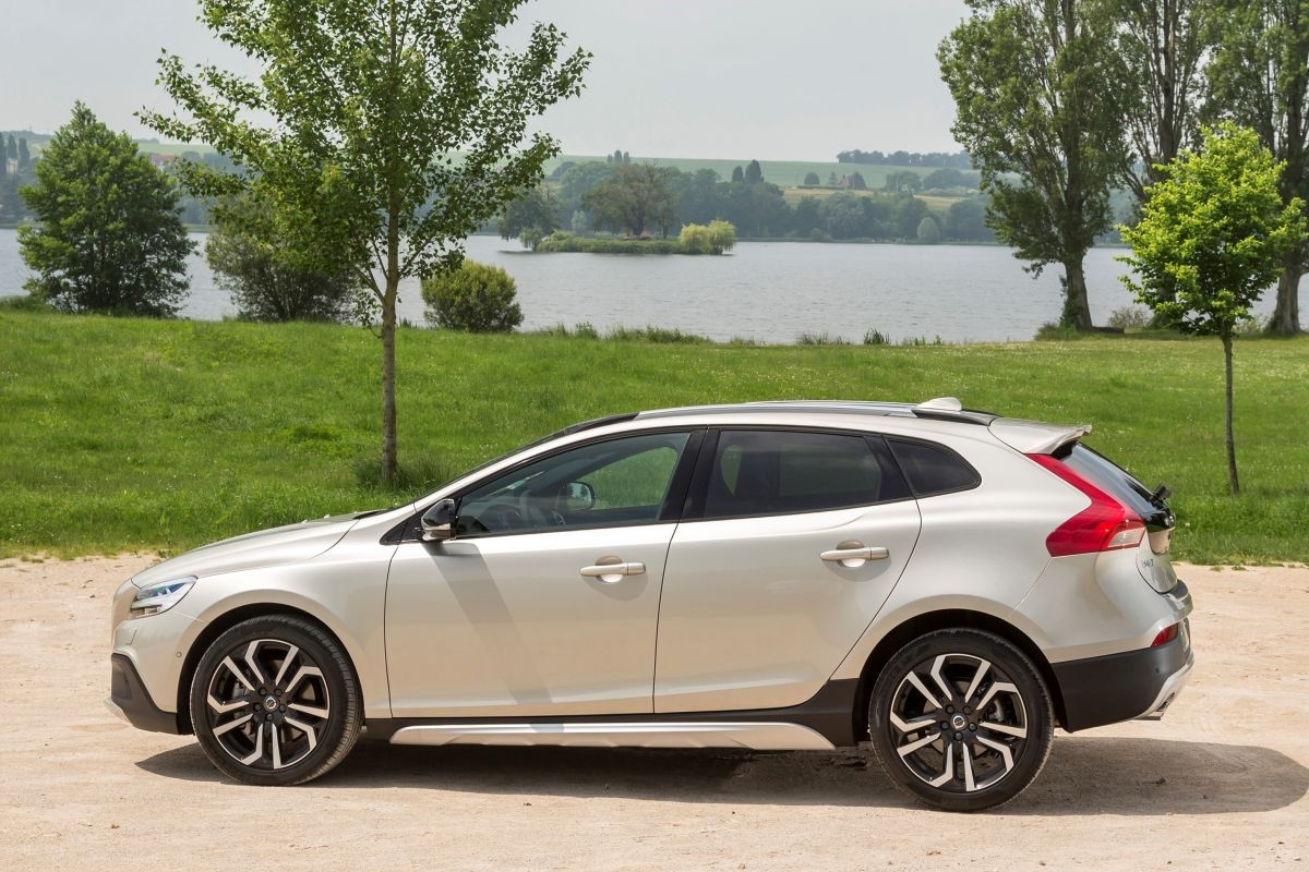 Volvo V40 Cross Country T3 Polar+ Luxury (2019) #2 review