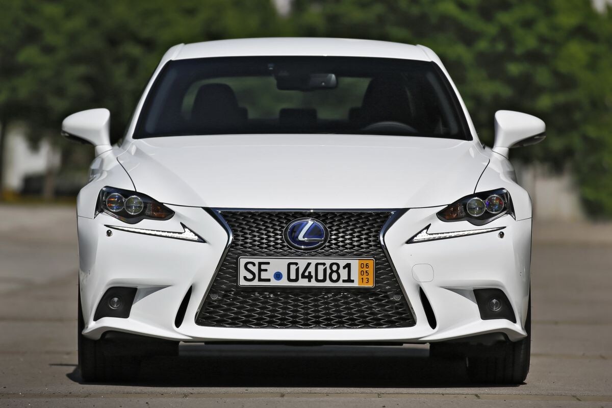 Lexus IS 300h Luxury Line (2014) #4 review - AutoWeek