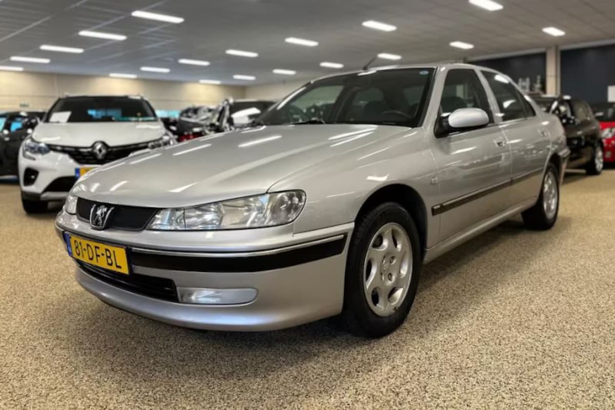 Deze 25 jaar oude Peugeot 406 is nog best een frisse verschijning