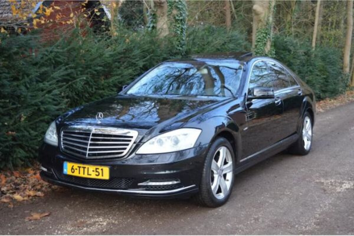 You can buy these bling-bling limos for €20,000 - Techzle