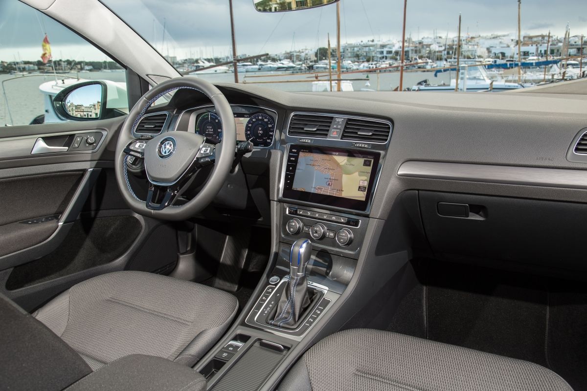 Volkswagen e-Golf (2019) review - AutoWeek