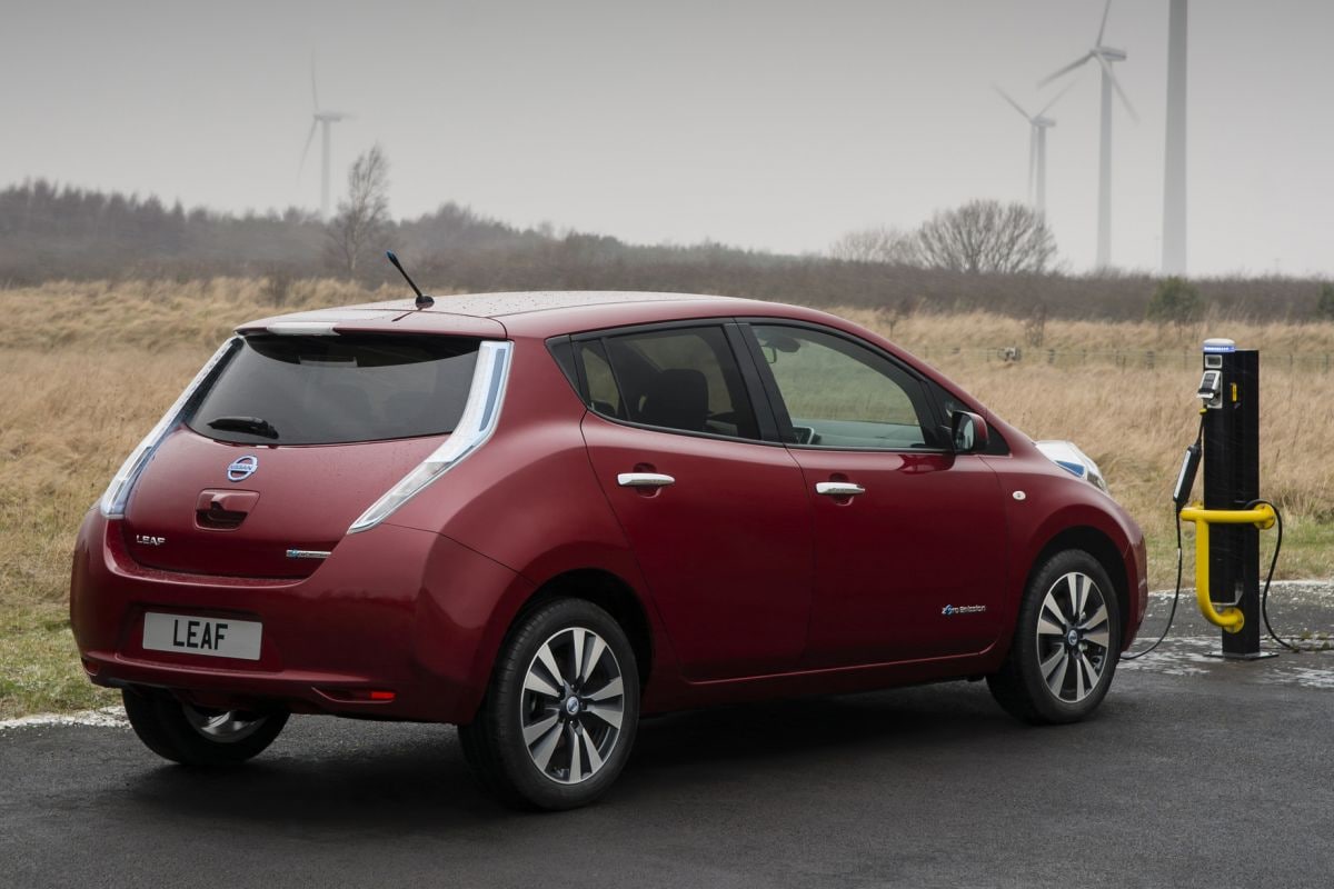 Nissan Leaf 24kWh Acenta (2014) review - AutoWeek