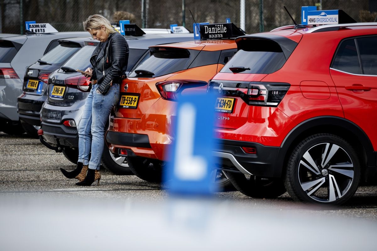 Twaalf miljoenste rijbewijs uitgereikt - AutoWeek