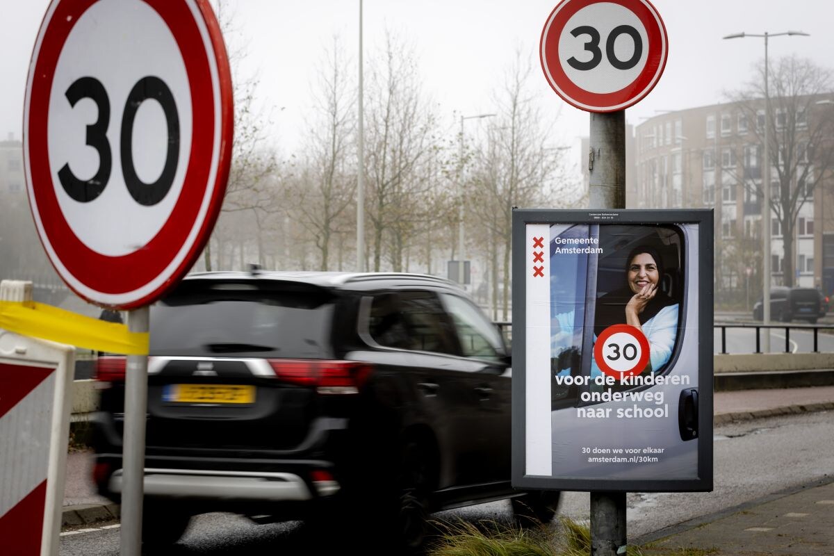 Fietsersbond wil overal 30 km/h in bebouwde kom - AutoWeek