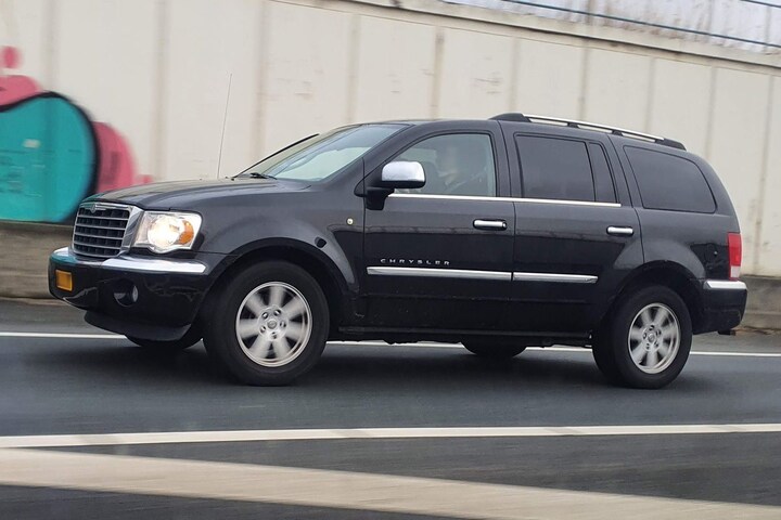 Aspen Suv 2009 Chrysler Aspen In White Drivers Side Profile Stock