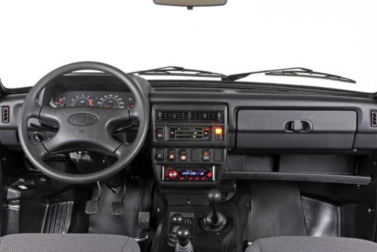 Lada 4x4 krijgt nieuw binnenste - AutoWeek