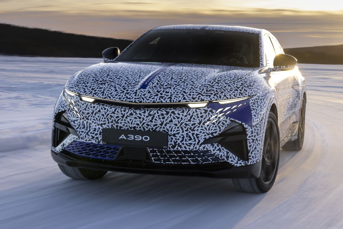 Alpine A390: elektrische Sport Fastback dwars door de sneeuw