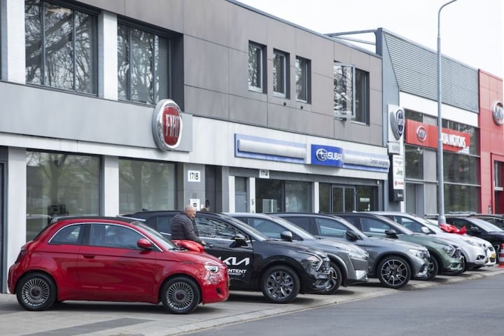 'Verkoop nieuwe auto's blijft nog jaren achter' - AutoWeek