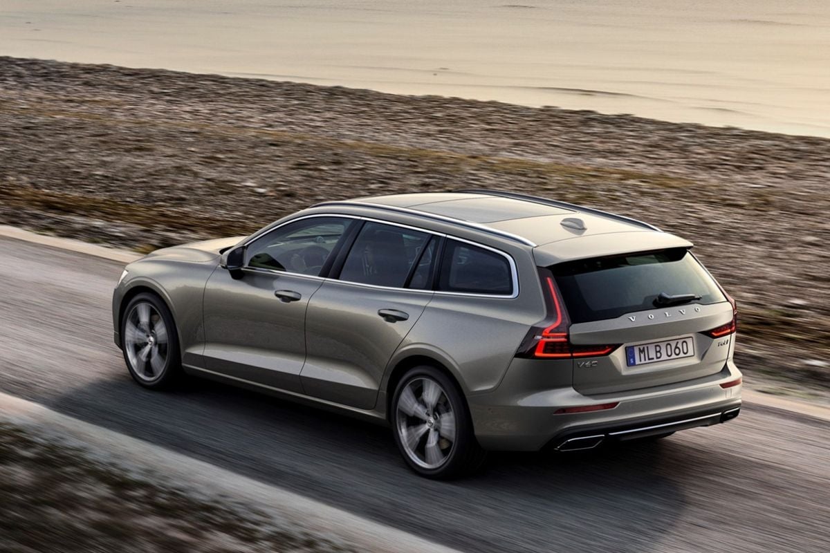 Volvo V60 T6 Plug-in Hybrid AWD Essential prijs en specificaties