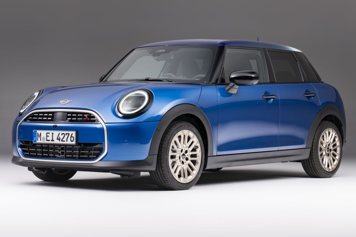 Mini Cooper 5-Deurs: nieuw gezicht, oude Mini - AutoWeek