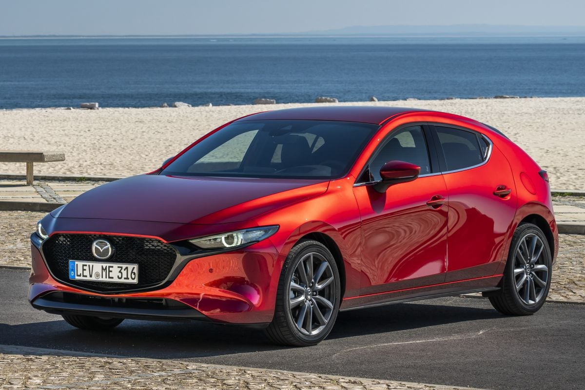 Mazda 3 SkyActiv-X 2.0 180 Luxury (2021) #2 review - AutoWeek