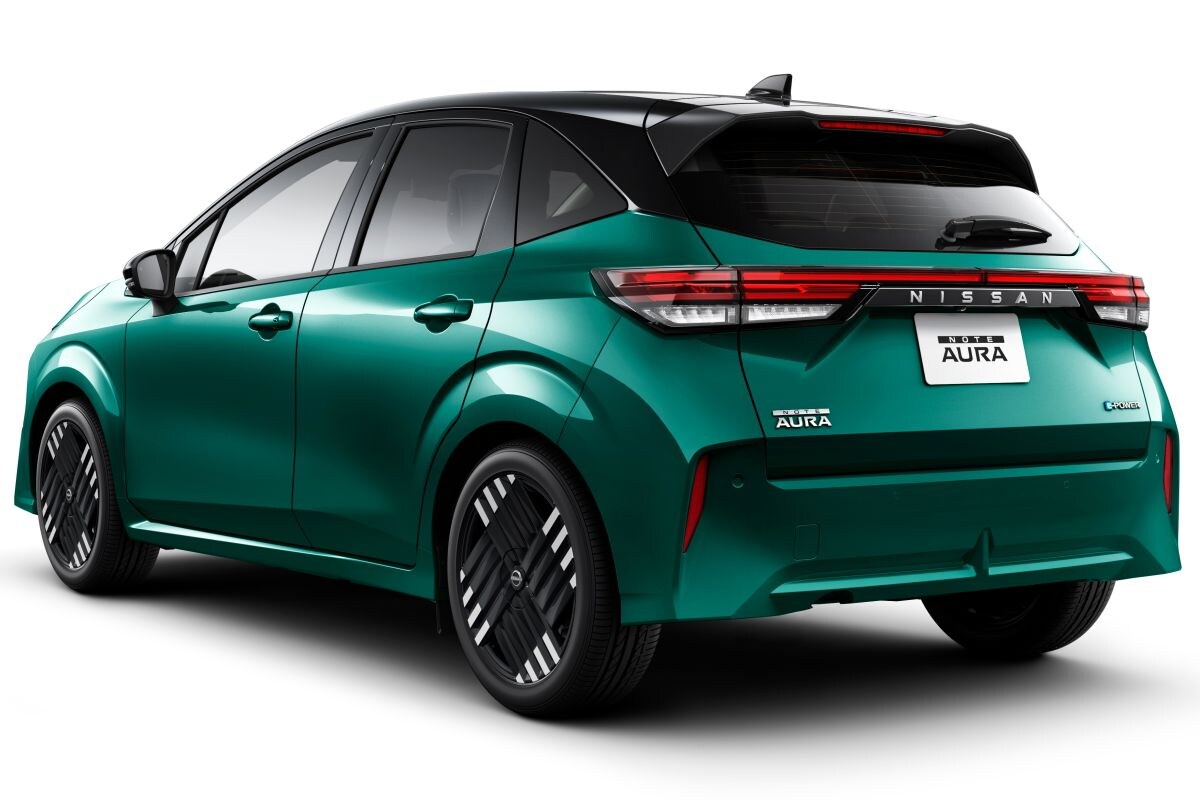 Even after the facelift, the Nissan Note Aura is wider than the normal ...