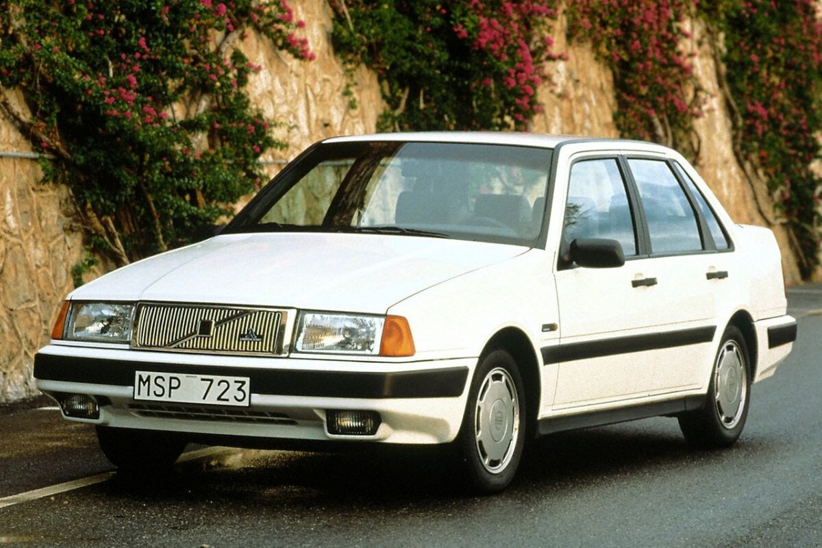 Volvo 460 GLE 64kW (1990) review - AutoWeek