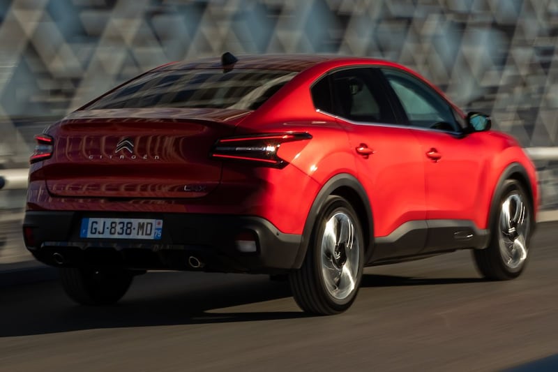 Citroen C4 X Hybrid 136 Plus prijs en specificaties