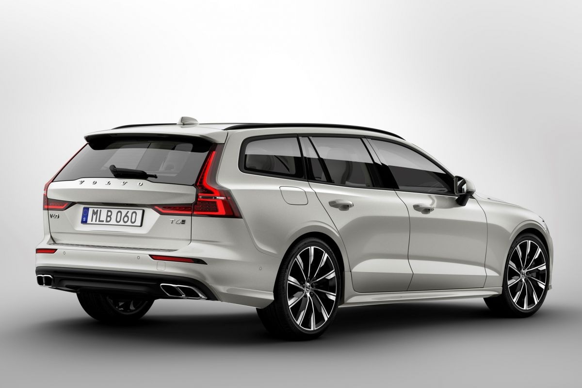 Volvo V60 T6 Plug-in Hybrid AWD Essential prijs en specificaties