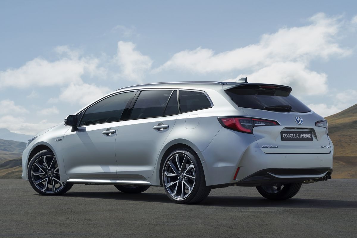 Toyota Corolla Touring Sports 1.8 Hybrid Active (2021) #2 review