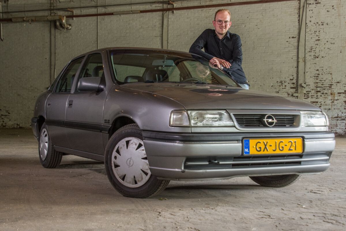 In 1993 kocht opa deze Opel Vectra, 't werd kleinzoon Lars' eerste