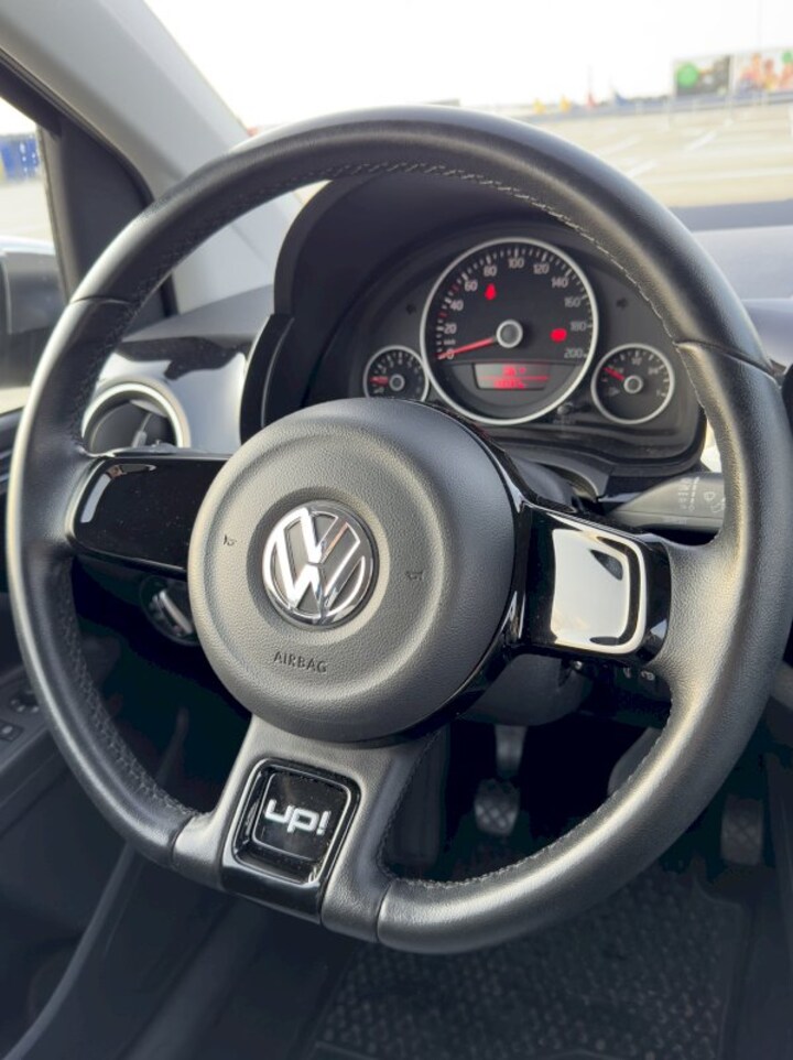 Volkswagen Up! 1.0 75pk high up! (2012) #2 review - AutoWeek