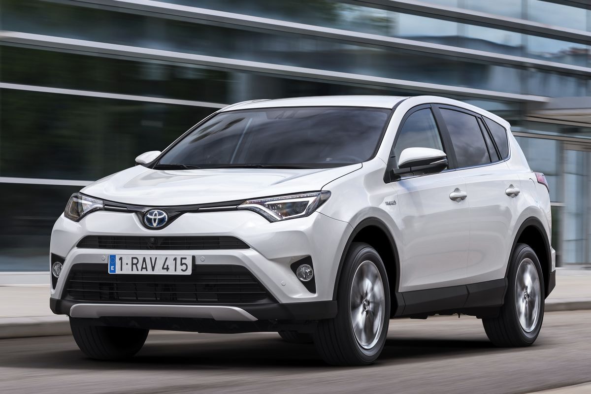 Toyota RAV4 2.5 Hybrid 2WD Executive (2016) #2 review