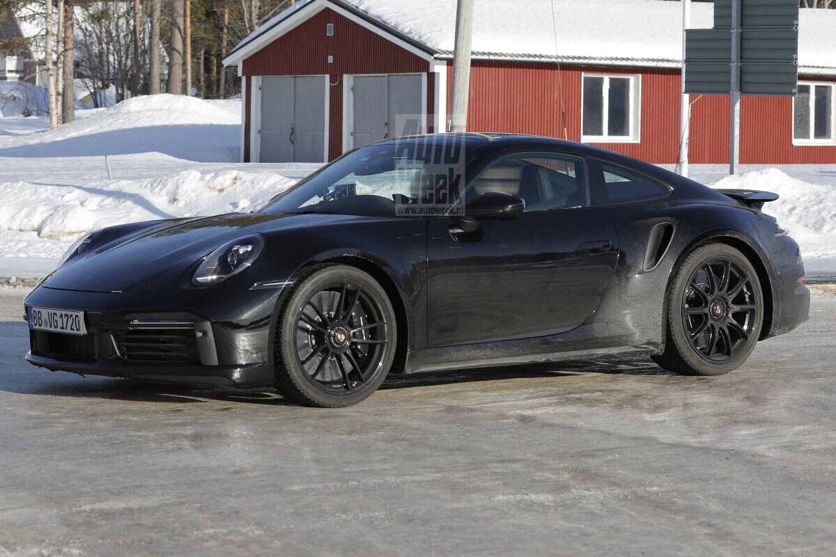 Porsche 911 Turbo met nieuw achterste gespot - AutoWeek