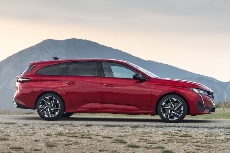 Peugeot 308 SW Allure Pack Business HYbrid 180 (2023) review