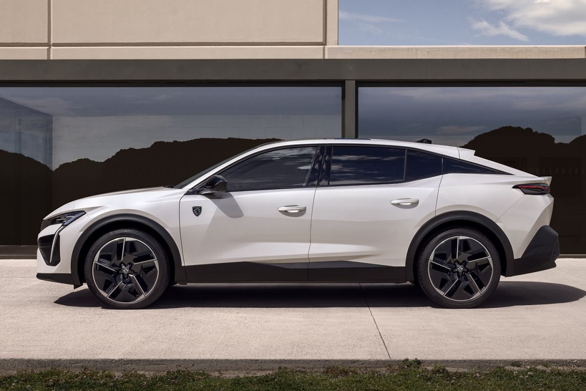 Elektrische Peugeot e-408: ruim 450 kilometer bereik en 210 pk sterk