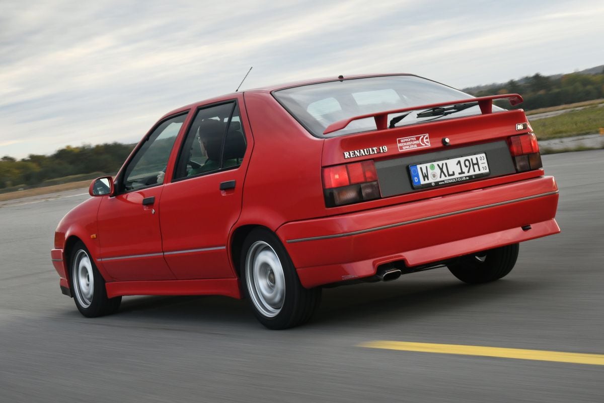 Renault 19 16V: eerste zestienklepper van Renault Proefrit