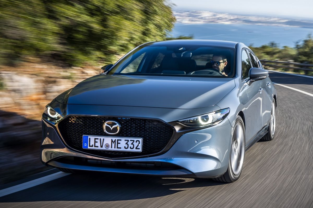 Mazda 3 SkyActiv-X 2.0 180 Luxury (2021) #2 review - AutoWeek