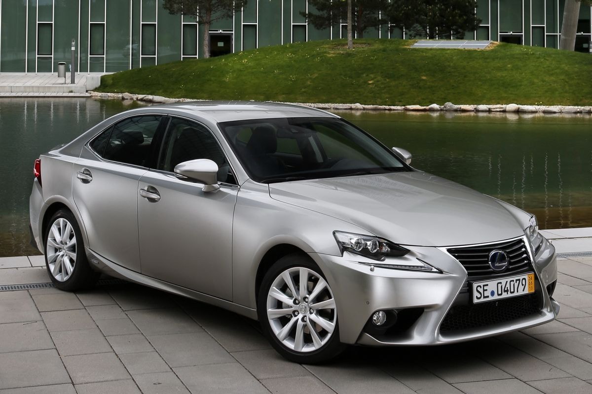 Lexus IS 300h Business Line (2017) #2 review - AutoWeek