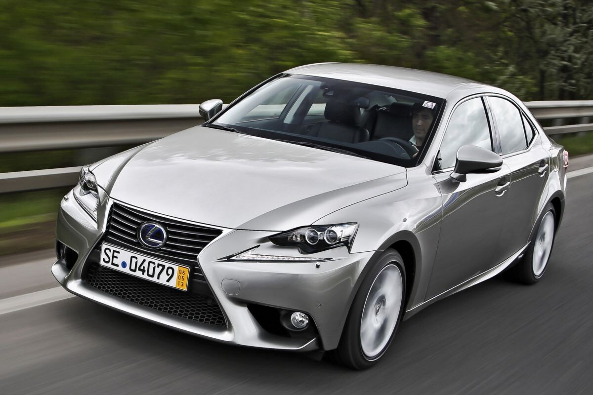 Lexus IS 300h Business Line (2017) #2 review - AutoWeek