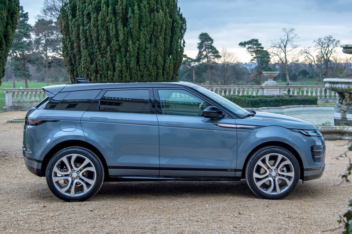 Land Rover Range Rover Evoque P300e AWD R-Dynamic S (2023) review