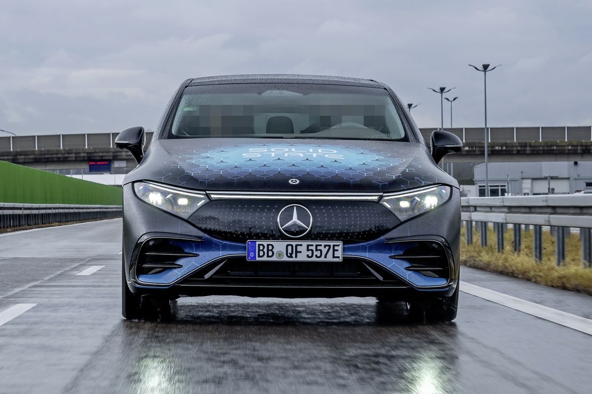 Mercedes-Benz EQS met solid-state accu en dik 1.000 km bereik de weg